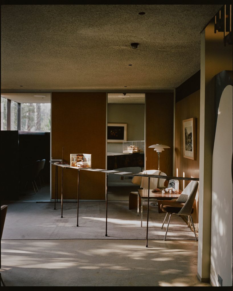 VDL House: A Table for hundreds | LANZA Atelier